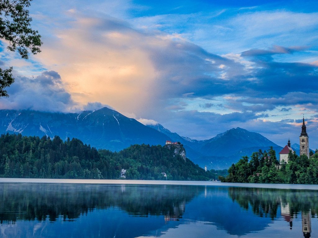 15 Best Cold Weather Destinations to Travel With Your Partner Across ...
